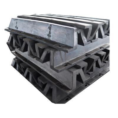 Cina CCS/BV/SGS/ABS Certified Black Marine Fender Rubber Bridge Tipo V Super Arch per il molo in vendita