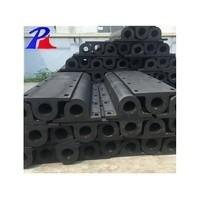 Cina Gomma naturale DO300*540*3000 Fender per la protezione e la durata delle imbarcazioni in vendita