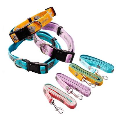 Cina Il guinzaglio universale molle del cablaggio ha messo i collari di cane di cuoio di lusso su ordinazione in vendita