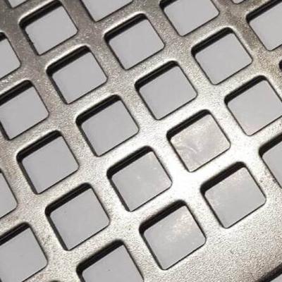 中国 304L 316L 410 ステンレス鋼 穿孔孔金属プレート 飾り付け用 ASTM 標準 表面仕上げ No.3 Zhongyu 販売のため