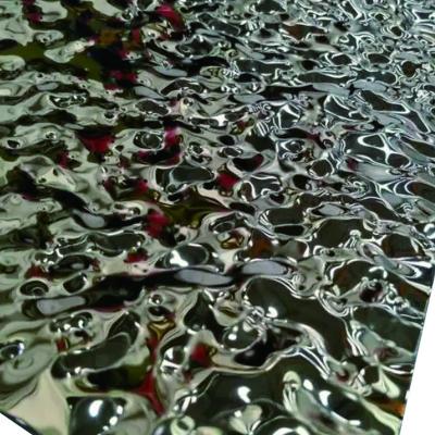 China Gepersonaliseerde breedte 301L Grade Water rippels Decoratieve roestvrij staal plaat Metalen wandpaneel voor architectonisch ontwerp Te koop