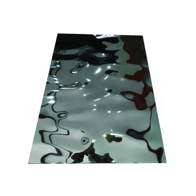 China Gepersonaliseerde breedte 301L Grade Water rippels Decoratieve roestvrij staal plaat Metalen wandpaneel voor architectonisch ontwerp Te koop