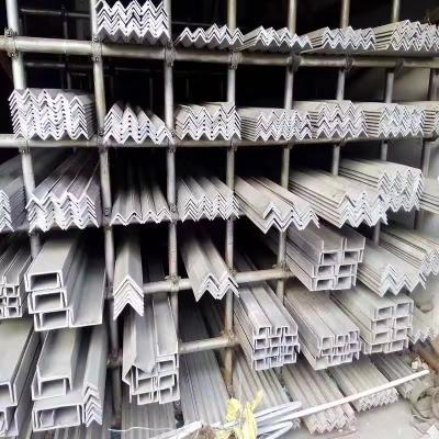 Chine Ms Angles d'acier pour une surface plate en acier doux ASTM 572 Gr50 Poids léger 50*50*6 à vendre