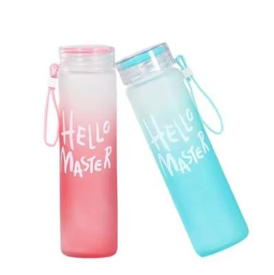 Cina Capo anti-fuga Bottiglia d'acqua di vetro Disegno personalizzato per regali d'affari unisex escursioni country in vendita