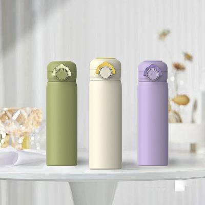China Botellas de vacío Termósidos 450 ml Botella de agua de acero inoxidable para hombres y mujeres en venta