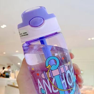 Cina 16OZ Bambini Carino Portatile a prova di perdita Straight Drink Bottiglia d'acqua di plastica con logo personalizzato di paglia in vendita