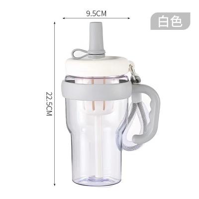 Cina Bottiglia di plastica da 680 ml Bottina per sport all'aperto Bottina per succo portatile per viaggi all'aperto in vendita