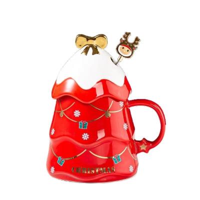 Cina Il perfetto regalo di Natale tazza di ceramica con creativo design albero di Natale coperchio e cucchiaio in vendita
