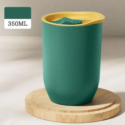 Cina 285g Logo personalizzato Plastico di grande capacità Sport all'aperto Portatile Succo di paglia Bicchiere di acqua potabile in vendita