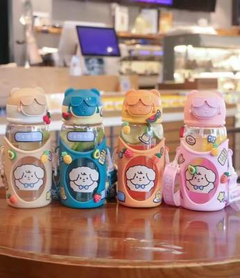 Cina Bottiglia di acqua potabile portatile di paglia di grande capacità per sport all'aperto Molti colori in vendita