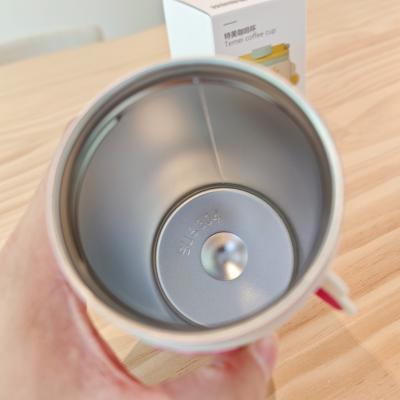 China 304 roestvrij staal vacuümgeïsoleerde dagelijkse thermos met heftouw en draagbaar ontwerp Te koop