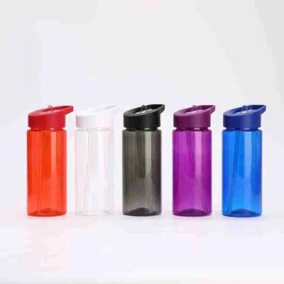 Cina Disegno impermeabile e infusore Bottiglia d'acqua in plastica trasparente estiva con paglia in vendita