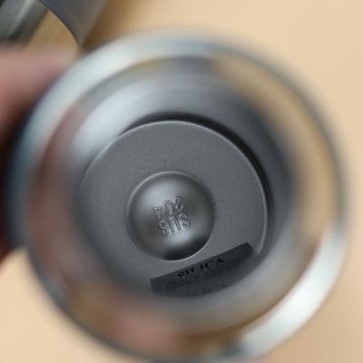 Cina 680 ml di bottiglia per vuoto in acciaio inossidabile perfetto per la promozione aziendale 3 tappi inclusi in vendita