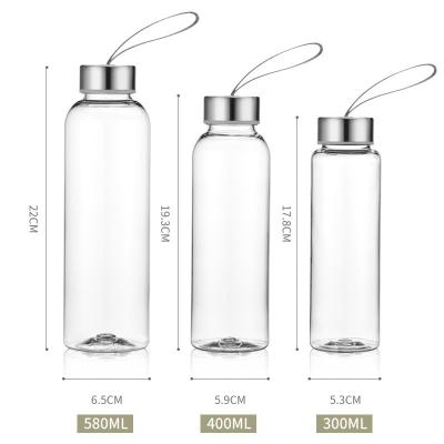 Cina Stile di design minimalista 300ml 400ml 500ml Bottiglia di plastica per sport all'aria aperta e viaggi in vendita