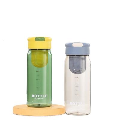 Cina In magazzino e OEM accettato Logo personalizzato 650ml PP bottiglia di acqua di plastica con separatore di tè in vendita