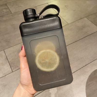 China 450 ml livre de BPA Portavel Quadrado PP plástico garrafa de suco desportivo com tampa padrão personalizado à venda