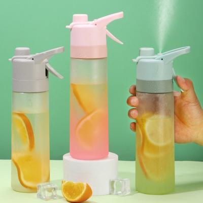 Cina Disegno Logo personalizzato 650ml Bottiglie di spray di plastica per sport Outdoor bottiglia creativa in vendita