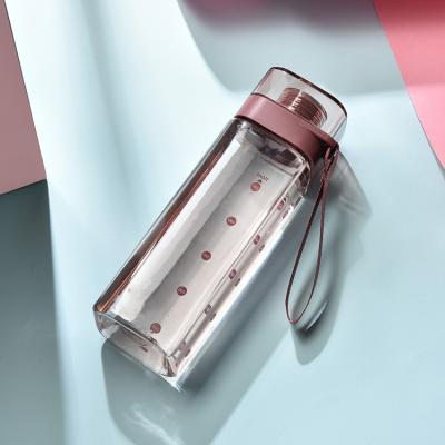 중국 맞춤형 로고와 함께 스타일로 여행 550ml 700ml 로프와 음료 병 판매용