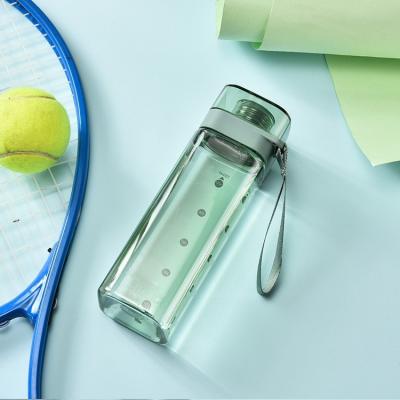 중국 맞춤형 로고와 함께 스타일로 여행 550ml 700ml 로프와 음료 병 판매용