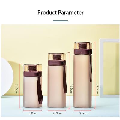 중국 맞춤형 로고와 함께 스타일로 여행 550ml 700ml 로프와 음료 병 판매용