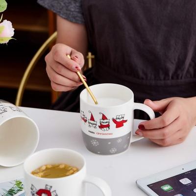 Cina Logo personalizzato 14 oz Tazza di Natale in ceramica Portatile Riutilizzabile divertente tazza di cioccolato regalo di Natale in vendita