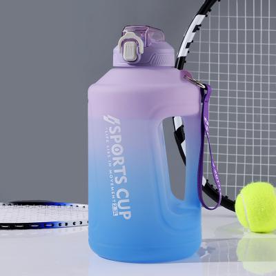 China Cor Gradiente Sustentável PP Botella de Água de Balde de Plástico para Desportos ao Ar Livre à venda