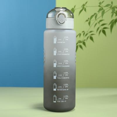 China Manténgase hidratado en cualquier momento con este vaso de agua de gran capacidad de 1000 ml de color gradiente en venta