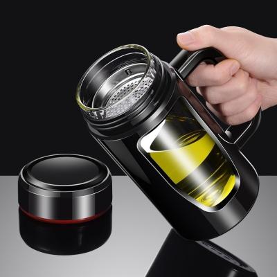 China Hoog borosilicaat glas grote capaciteit wandelende buitenglasbeker met handvat en deksel Te koop