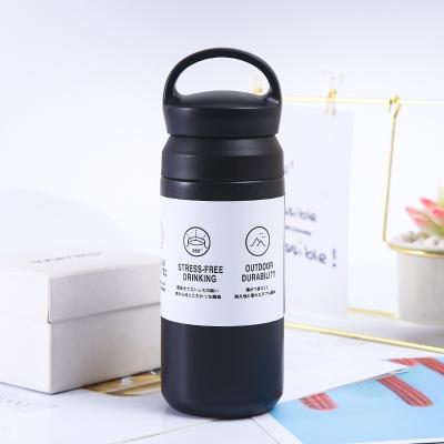Cina Tazze isolanti in acciaio 500 ml Flasca a vuoto Tumbler Tazza da viaggio per sport Bottiglia d'acqua in vendita