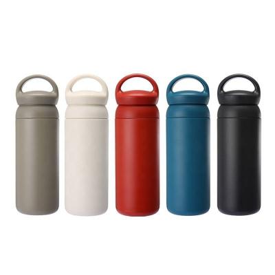 Cina Tazze isolanti in acciaio 500 ml Flasca a vuoto Tumbler Tazza da viaggio per sport Bottiglia d'acqua in vendita