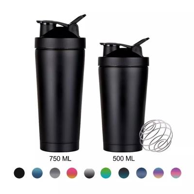 Cina Acciaio inossidabile 700ml Grande capacità Custom LOGO Fitness Shaker per viaggi e all'aria aperta in vendita