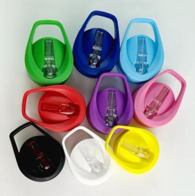 中国 オーダーメイド カラー トライタン プラスチックカップ 500ml 700ml ロールオーバーストロー付き BPAフリー水瓶 販売のため