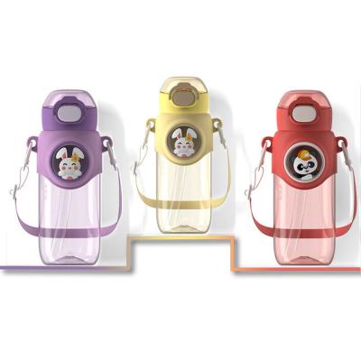 Cina 690ml Capacità True Blue Colorful Portable Leakproof Cup con coperchio e corda elastici in vendita