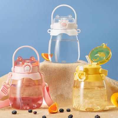 Cina Bottiglie d'acqua bevande tipo bianco 1300ml Tazza di plastica portatile per attività all'aria aperta in vendita