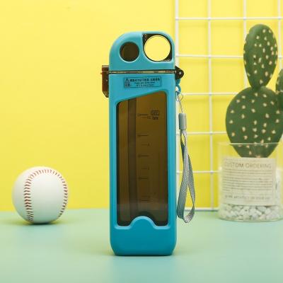 Cina Coppa sportiva con logo personalizzato con paglia e bottiglia d'acqua in plastica quadrata da 350 ml in vendita