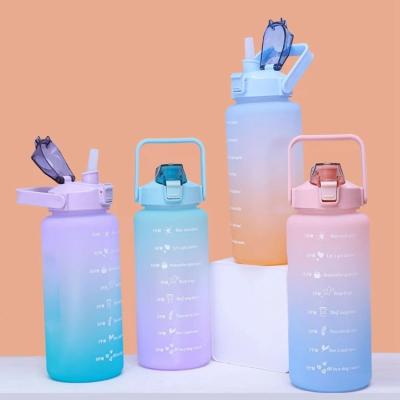 Cina Bottiglia d'acqua di plastica da sport all'aperto da 2 litri con linea di capacità e rivestimento anticorrosione in vendita