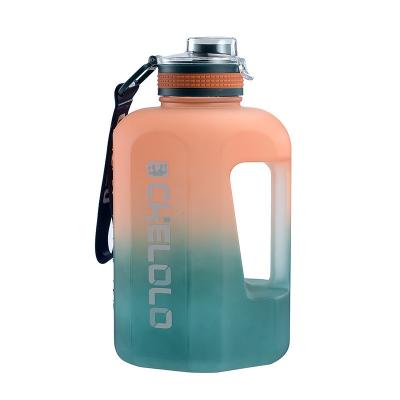 Cina Logo personalizzato 1.6L 2.2L BPA Free Gradient Color Water Cup per eventi all'aperto e all'interno in vendita