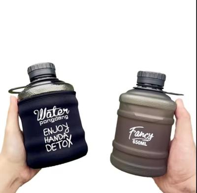 Cina 680ml Tazza da bere diretta di grande capacità Perfetta per studenti e attività all'aria aperta in vendita