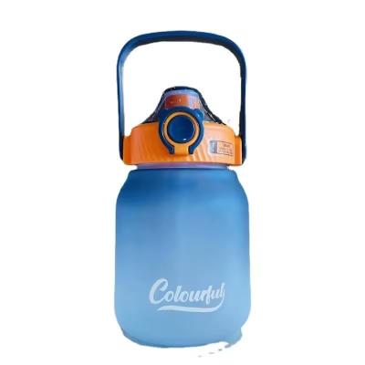 Cina Stile di design minimalista 1100ml 1300ml PC Bottiglia di plastica con logo personalizzato in vendita