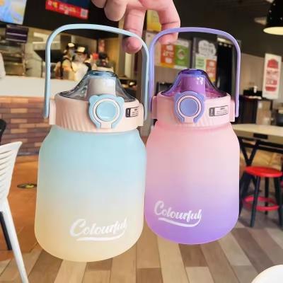 중국 미니멀리즘 디자인 스타일 1100ml 1300ml PC 플라스틱 음료병 사용자 지정 로고 판매용