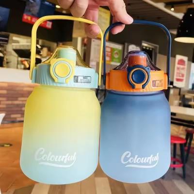 중국 미니멀리즘 디자인 스타일 1100ml 1300ml PC 플라스틱 음료병 사용자 지정 로고 판매용