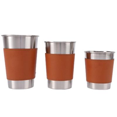 China Kaffeebecher Einwand aus Edelstahl Schöne Bevel Tasse mit braunem Lederdeckel zu verkaufen