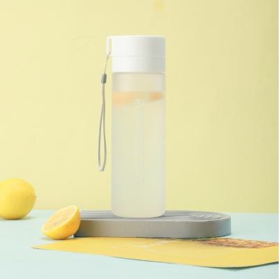 Cina Bottiglia d'acqua per sport all'aperto da bere diretta con grande capacità e design semplice in vendita