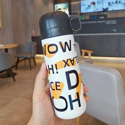 Cina Flasche di vuoto a colori personalizzate 500 ml di Acciaio Inossidabile Tazza Termo Isolata con Capo in vendita