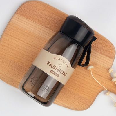 중국 사용자 지정 로고 용납 380ml 뚜?? 과 손잡이가 있는 선명한 플라스틱 음료 병 판매용