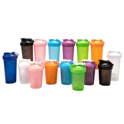 Cina 500ml Capacità Logo personalizzato Sport Fitness 304 Palla in acciaio inossidabile Shaker in plastica Bottiglia d'acqua Coppa regalo in vendita