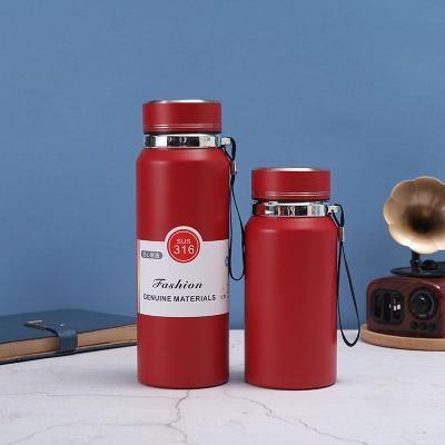Chine Bouteille d'eau isolée sous vide de 800 ml Logo personnalisé 316 en acier inoxydable Parfait pour les voyages à vendre