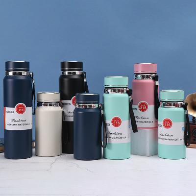 Chine Bouteille d'eau chaude en acier inoxydable 304 à capacité multiple pour les aventures en plein air et les voyages à vendre