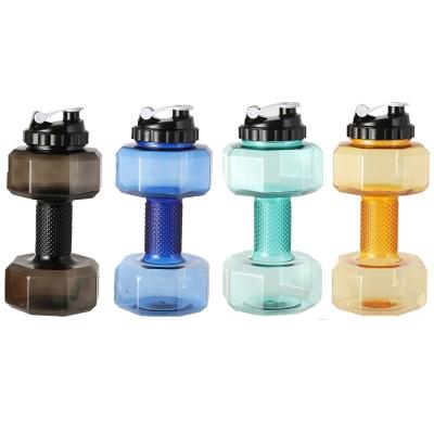 Cina 2.2L Fitness Dumbbell Cup Creativo Sport Bottle Personalità e applicabile per gli adulti in vendita