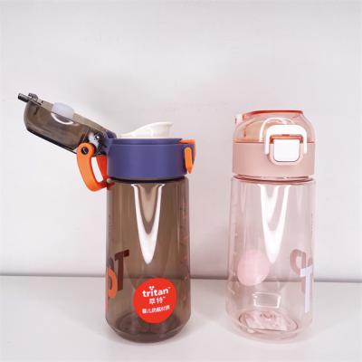 China Outdoor Sport Travel Water Bottle with Touch Scale Line and Handgrip Made of Tritan for sale